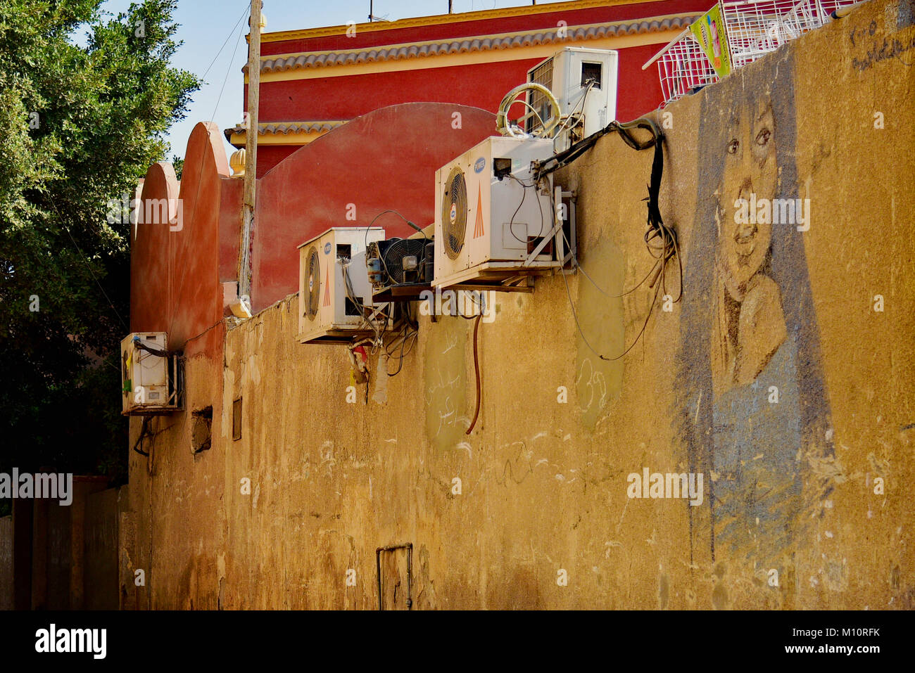 Back alley graffiti hi-res stock photography and images - Alamy