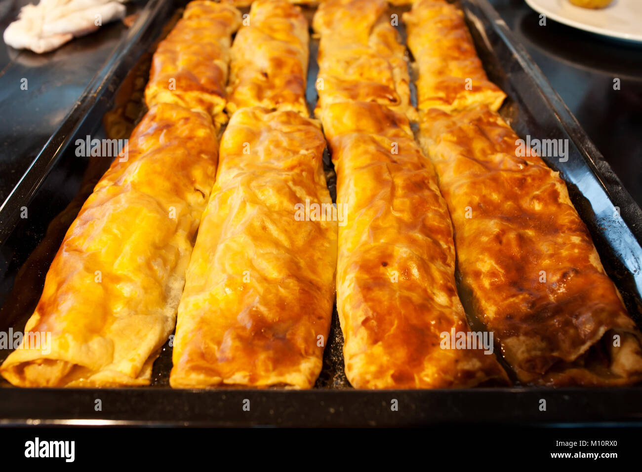 Apple strudel hi-res stock photography and images - Alamy