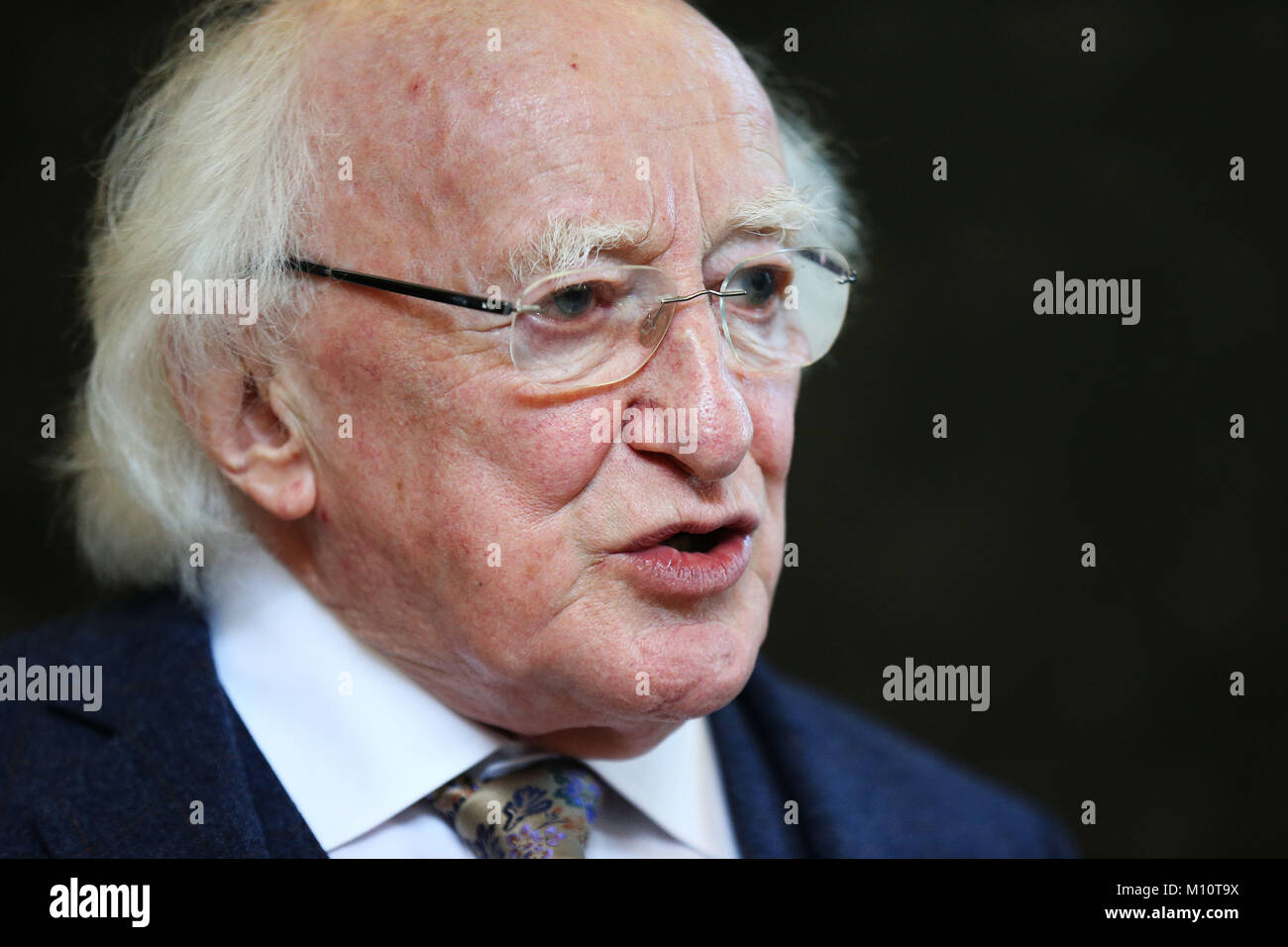 Formally launch hi-res stock photography and images - Alamy