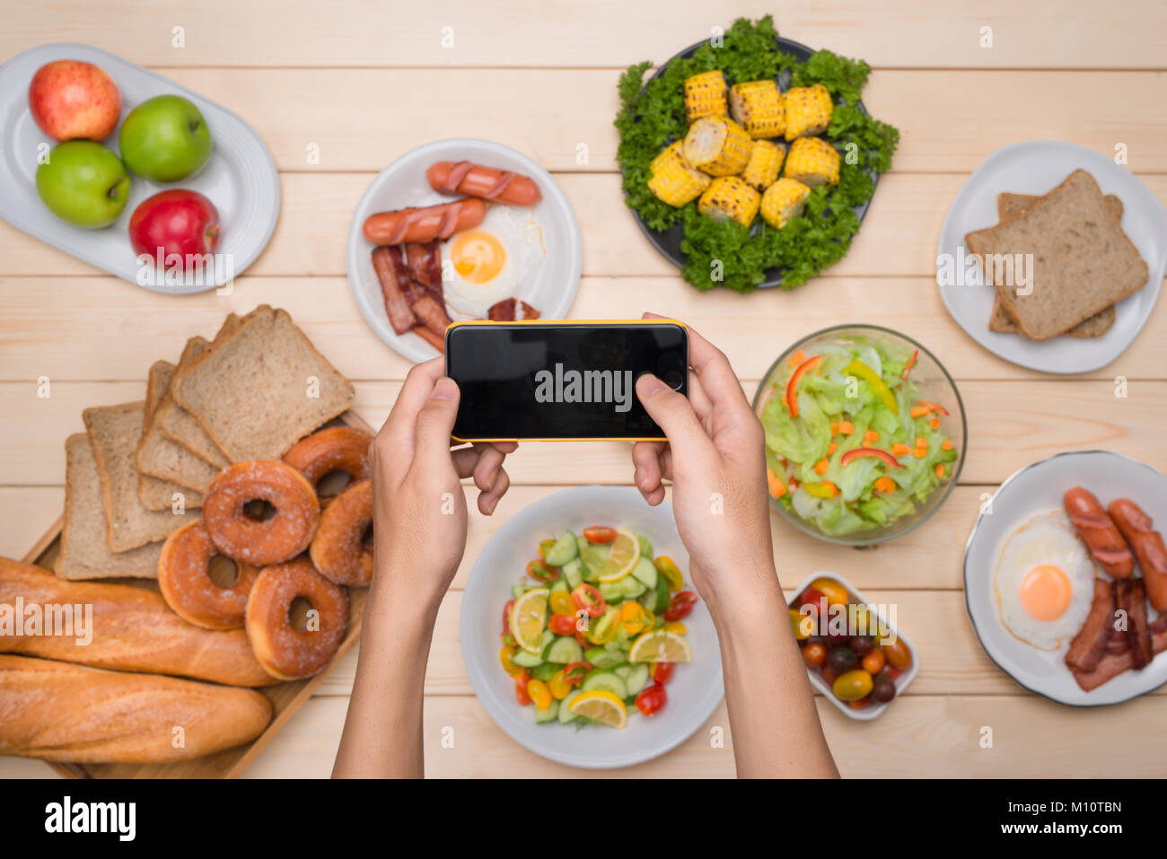 Hands taking photo hi-res stock photography and images - Alamy