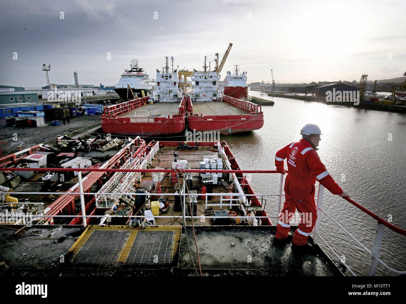 Ships wheelhouse hi-res stock photography and images - Alamy
