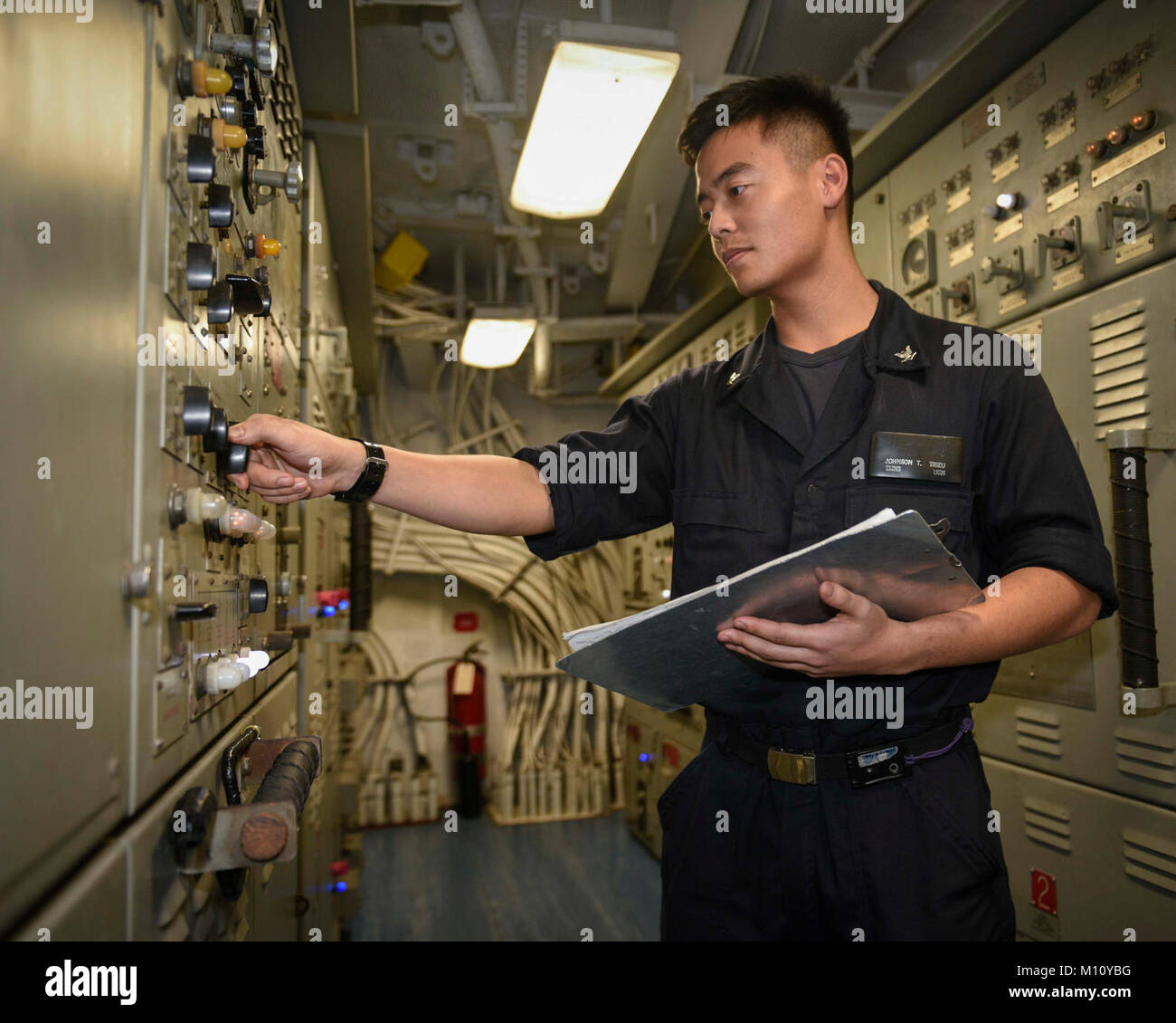 ARABIAN GULF (Jan. 24, 2018) Electrician’s Mate (Nuclear) 3rd Class ...