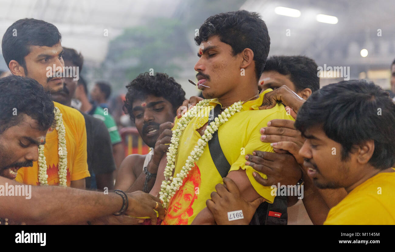 Indian hindu devotees traditional dress hi-res stock photography and ...