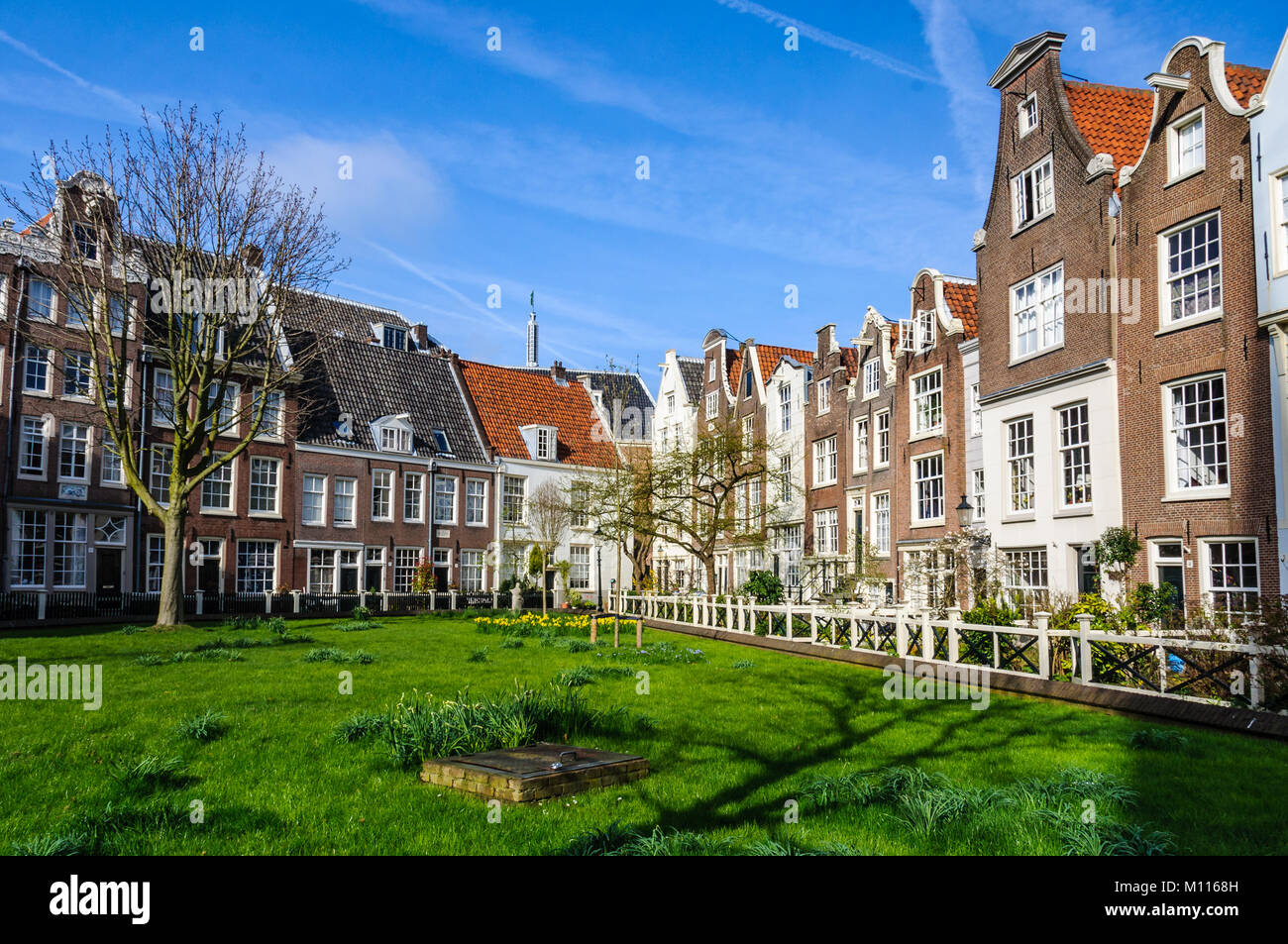 Patio in the medieval Begijnhof in Amsterdam, Holland Stock Photo - Alamy