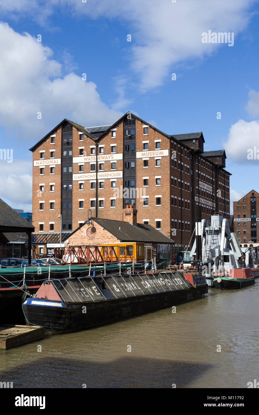 Converted industrial dock buildings hi-res stock photography and images ...