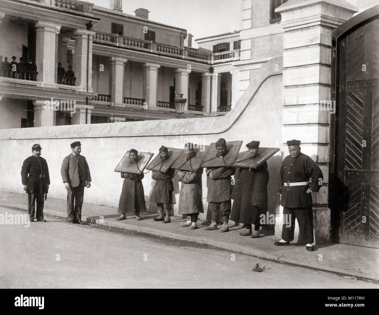 Convicts wearing the cangue as punishment, China c.1890 Stock Photo - Alamy