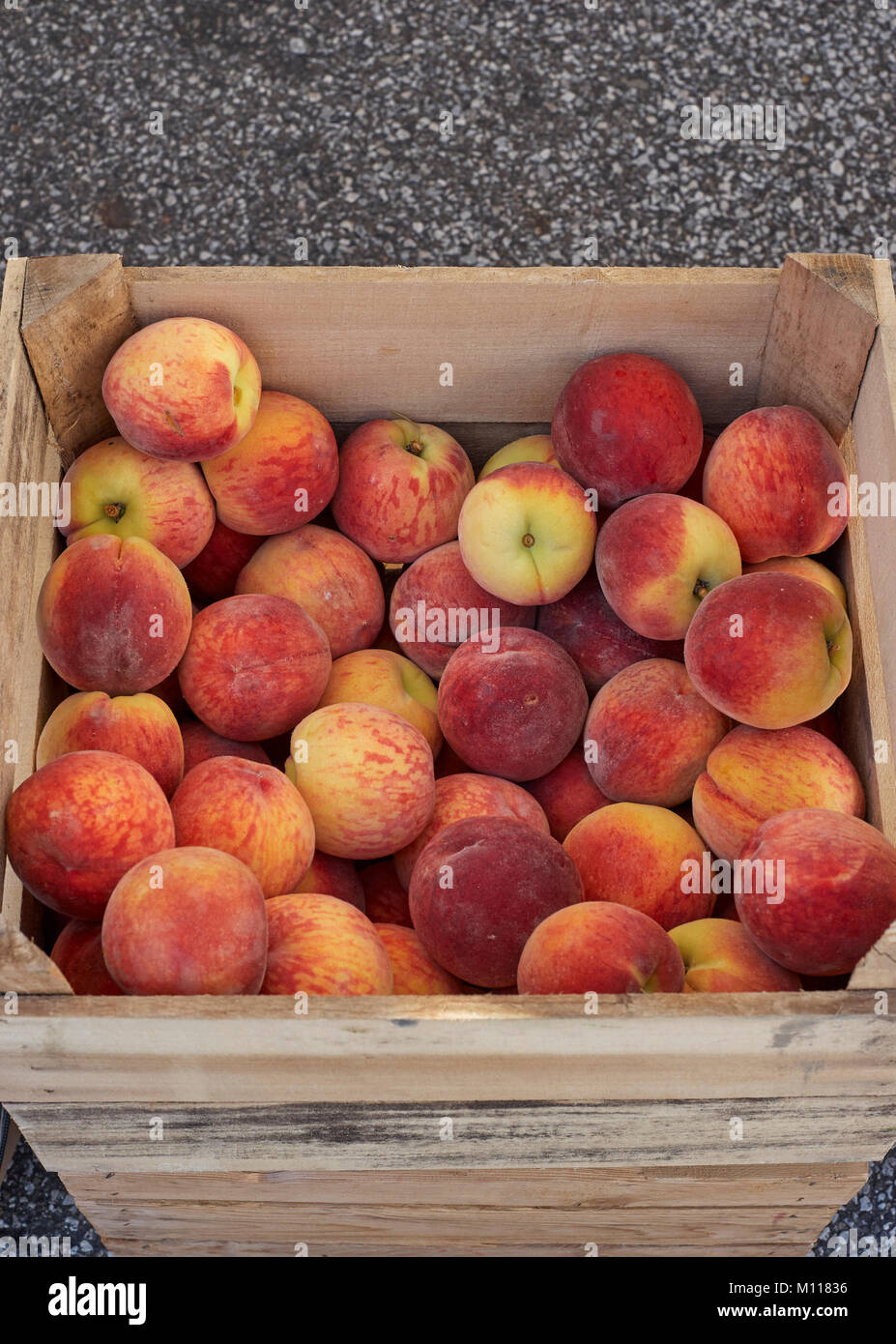 Fuzzy skinned peaches hi-res stock photography and images - Alamy