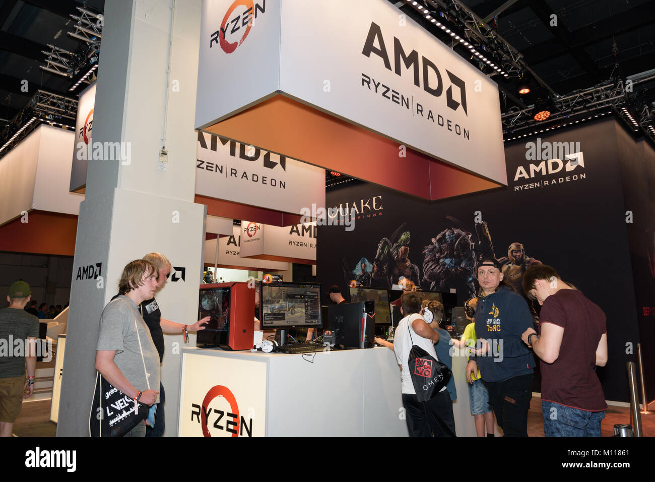 Amd booth hi-res stock photography and images - Alamy
