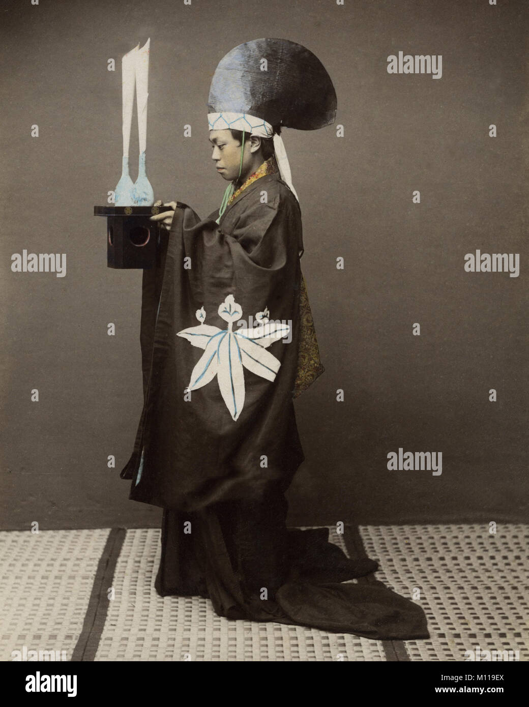 Shinto priest historical hi-res stock photography and images - Alamy