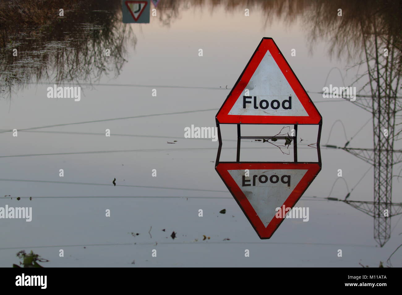 Flood sign hi-res stock photography and images - Alamy
