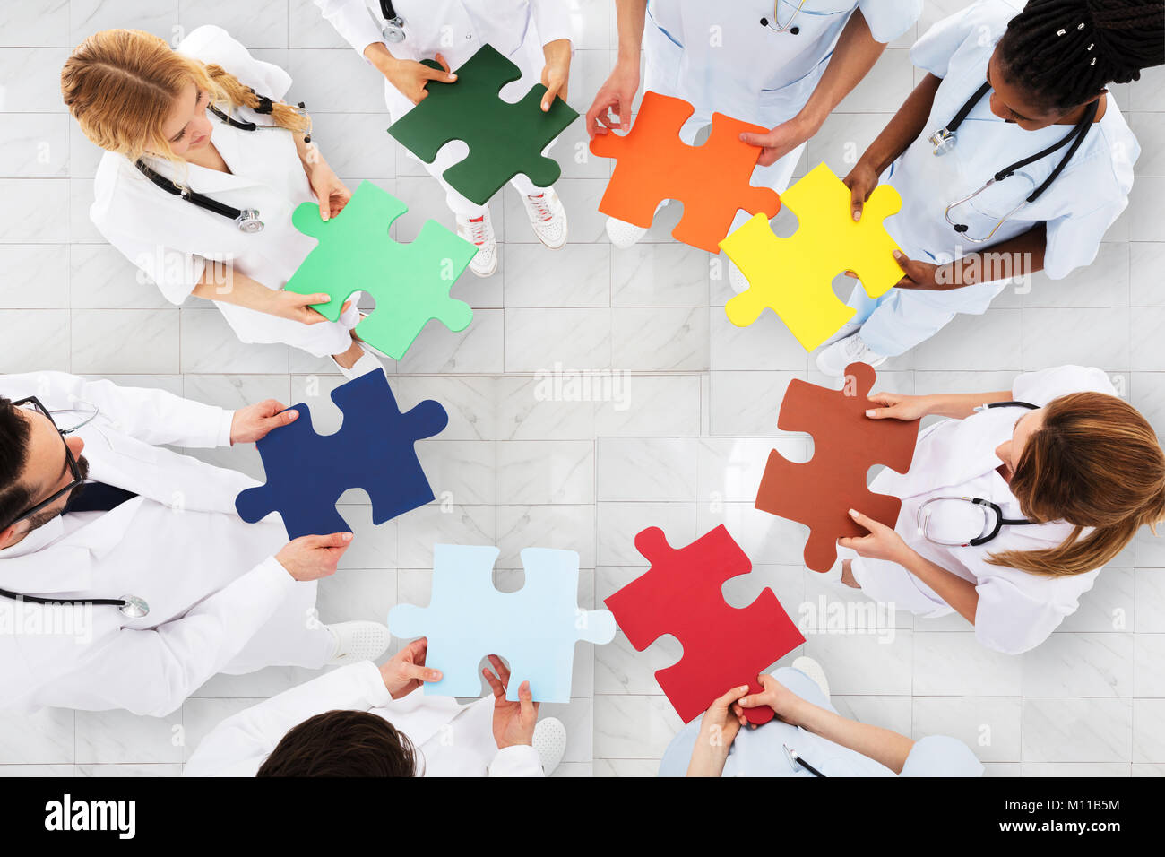 Incomplete circle hi-res stock photography and images - Alamy