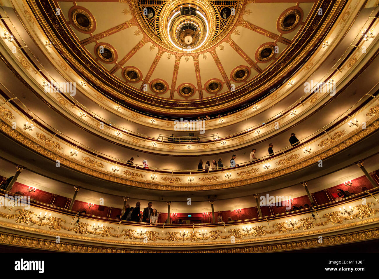 Opera audience balcony hi-res stock photography and images - Alamy