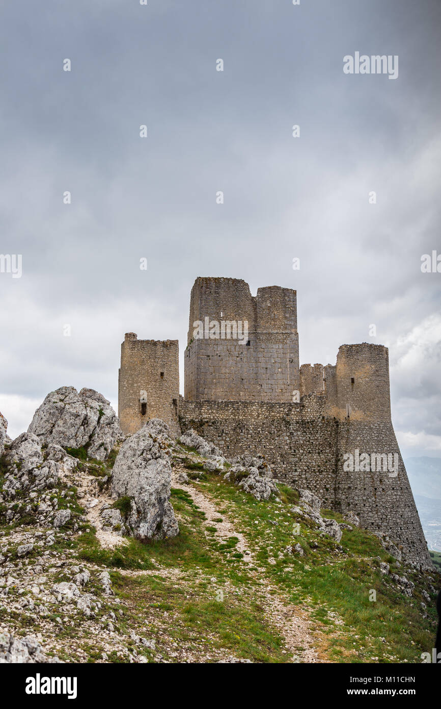 Rocca calascio medievale hi-res stock photography and images - Alamy