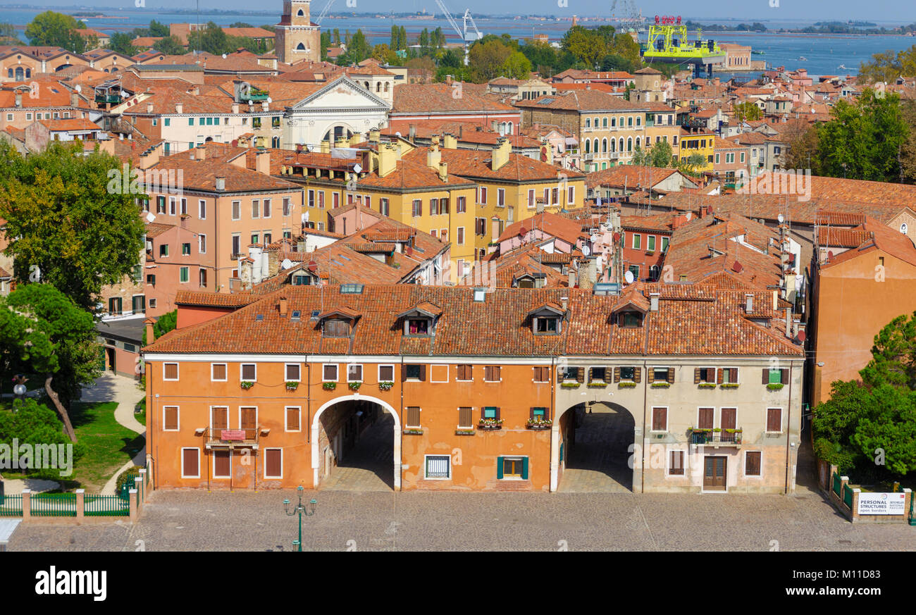 Famous european buildings hi-res stock photography and images - Alamy