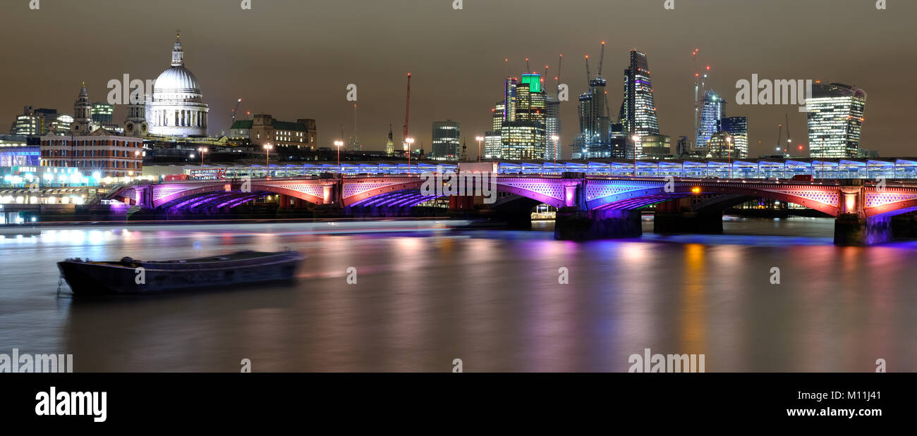 The river Thames in London by night Stock Photo - Alamy