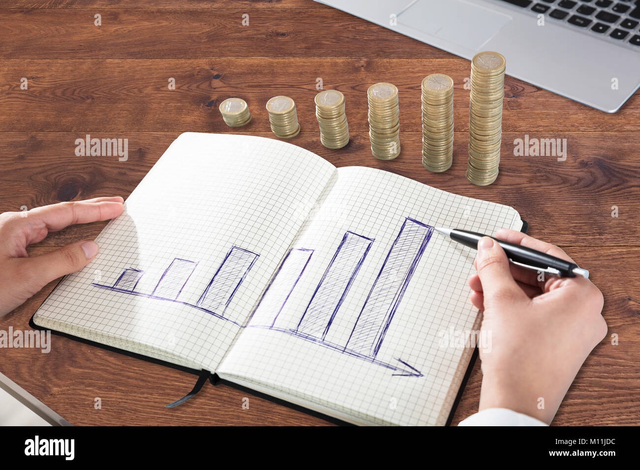 Drawing graph hi-res stock photography and images - Alamy