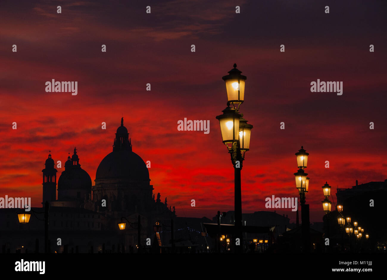 Dark red sky hi-res stock photography and images - Alamy