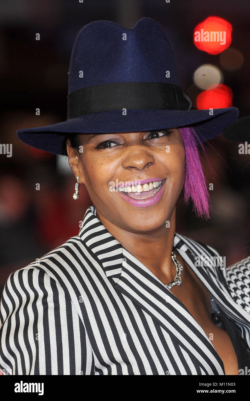 Singer sonique hi-res stock photography and images - Alamy