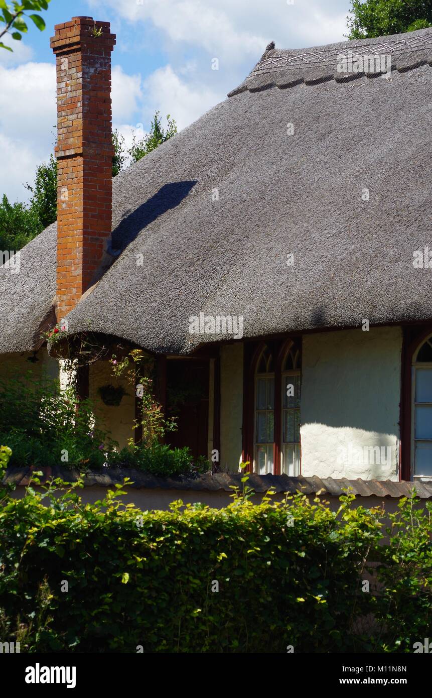 Old Thatched Cottage, Cockwood Harbour, Exe Estuary, Devon, UK. Summer ...