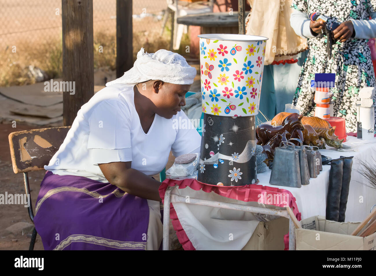 Shona people traditional hi-res stock photography and images - Alamy