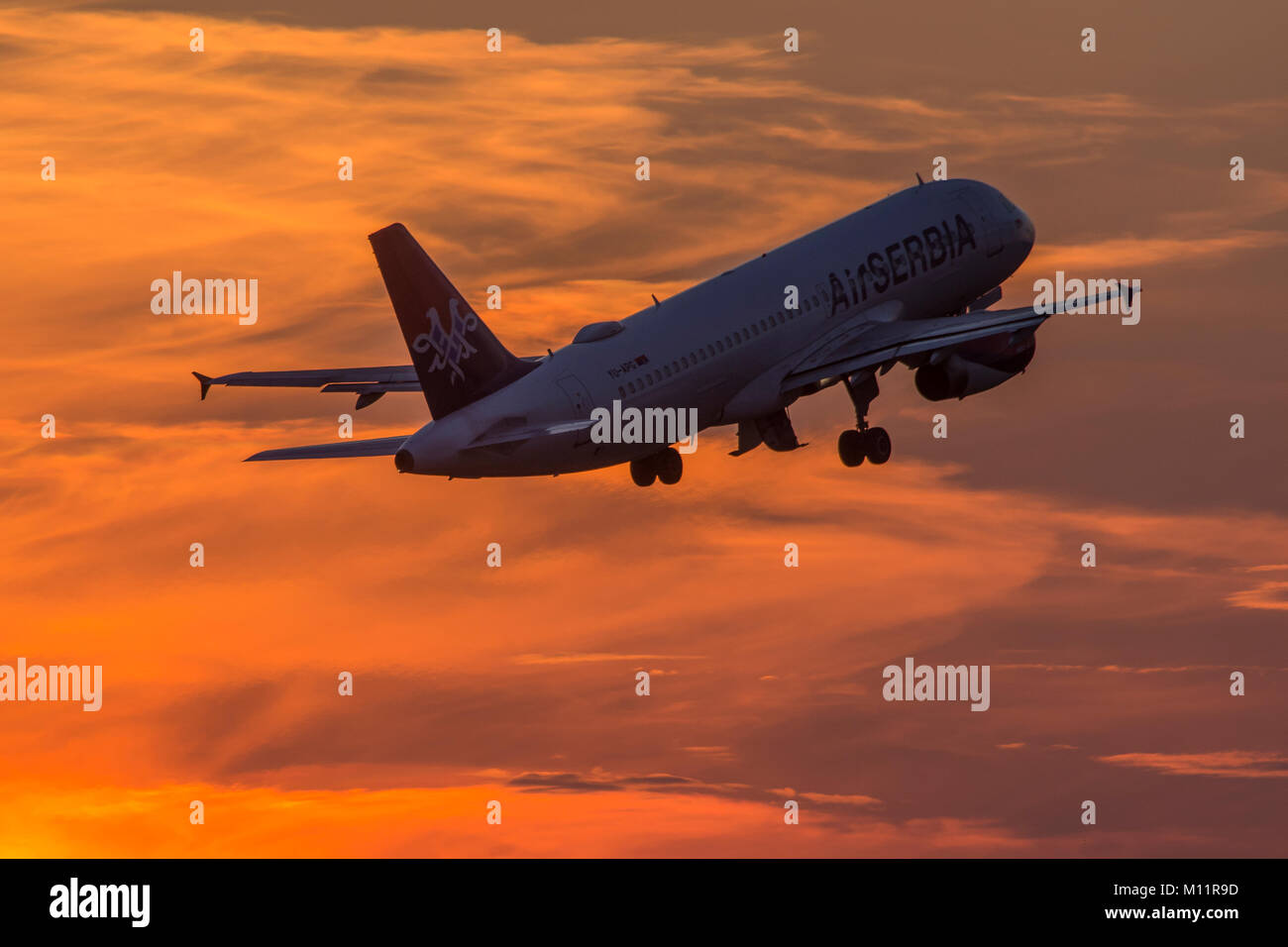 Single engine plane taking off sunset hi-res stock photography and ...