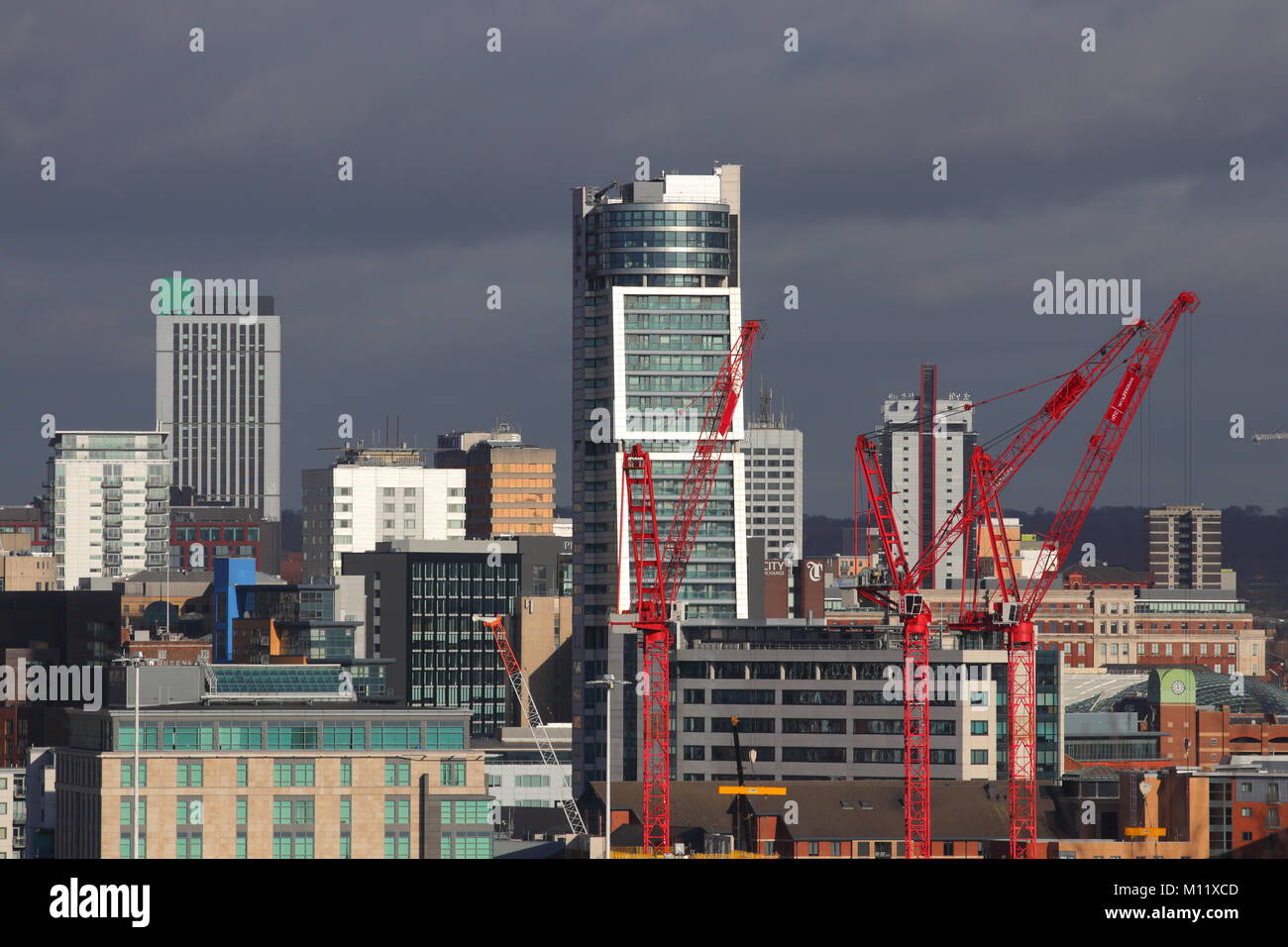 Leeds construction skyline hi-res stock photography and images - Alamy
