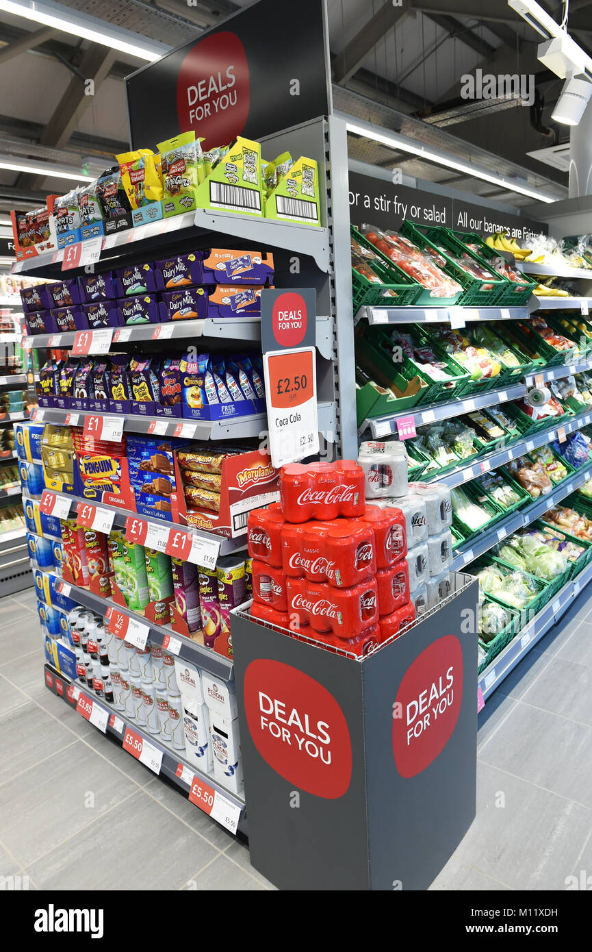 Small supermarket hi-res stock photography and images - Alamy