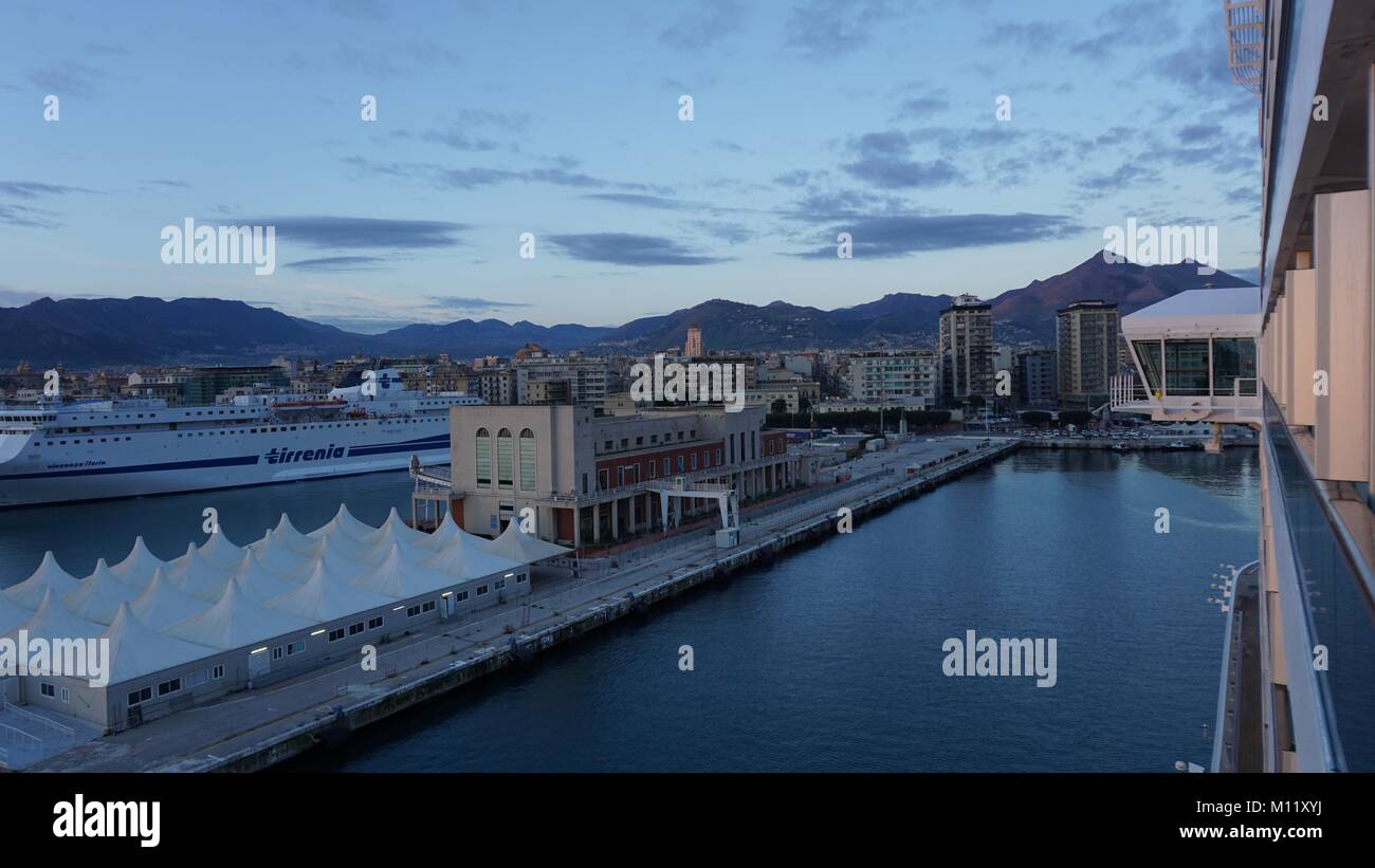 Port of palermo sicily italy hi-res stock photography and images - Alamy