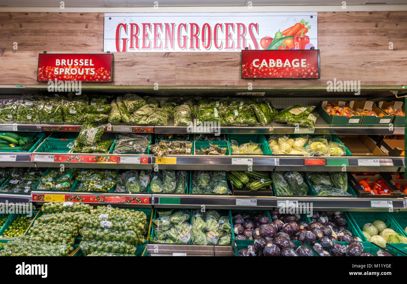 Vegetables supermarket uk hi-res stock photography and images - Alamy