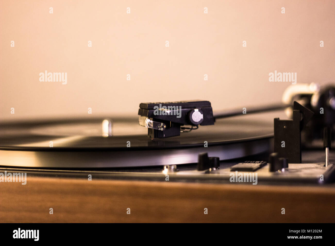 vintage record player / Turntable Stock Photo - Alamy