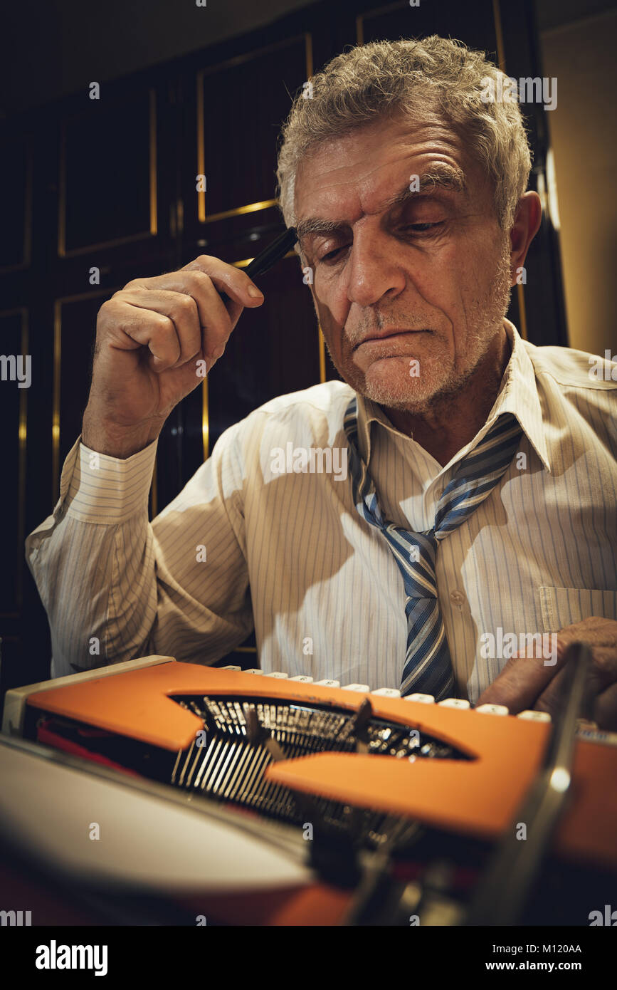 Man writing and old fashioned desk hi-res stock photography and images ...