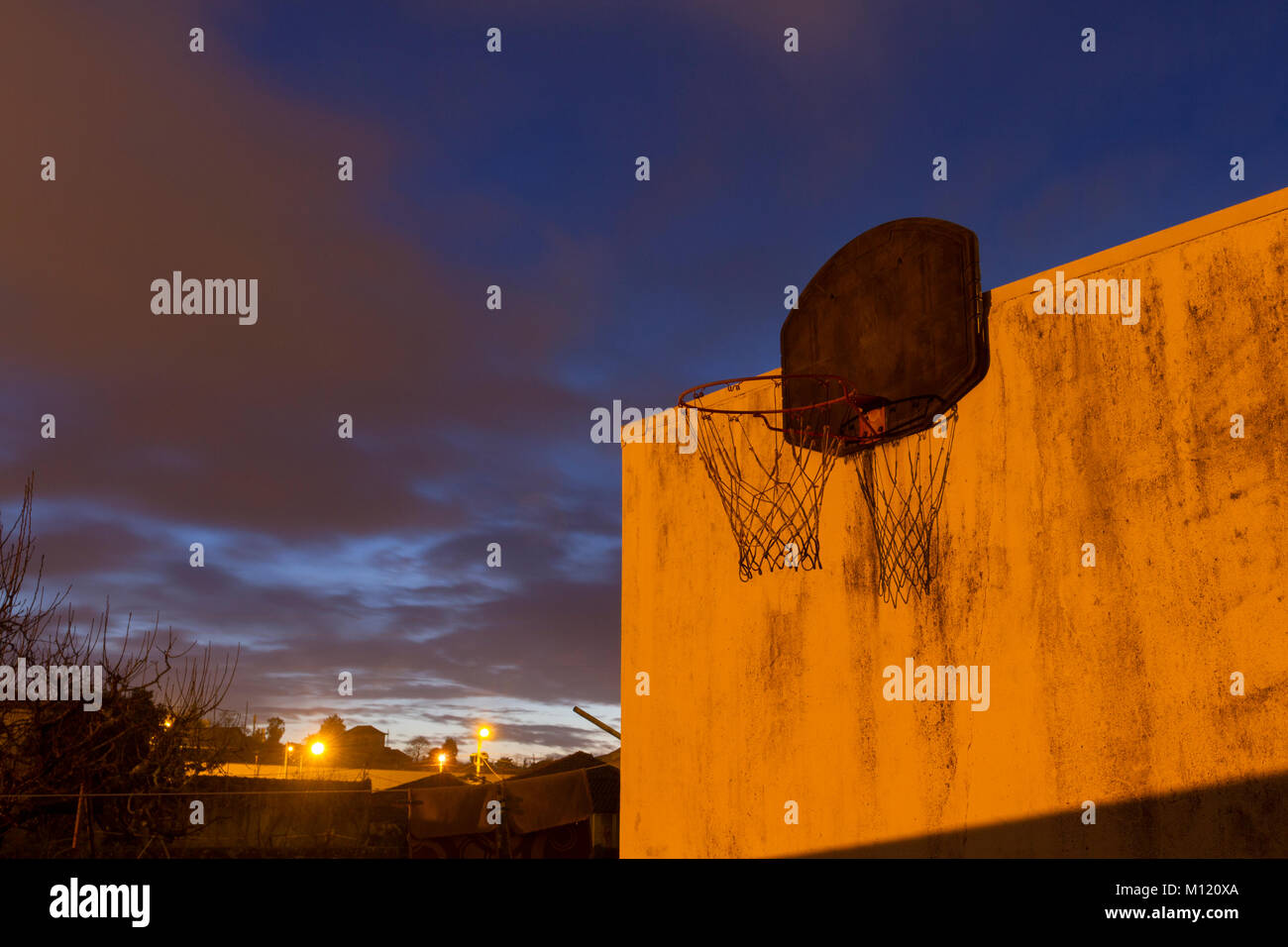 Night shoot of basketball hoop Stock Photo - Alamy