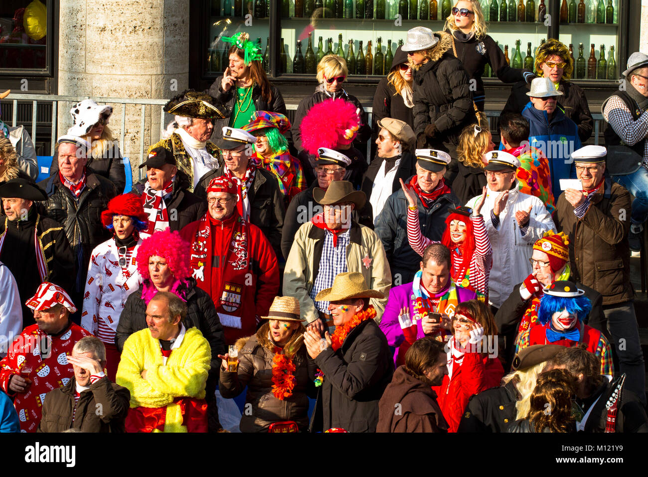 Germany, Cologne, carnival, Shrove Monday procession, spectators at the ...