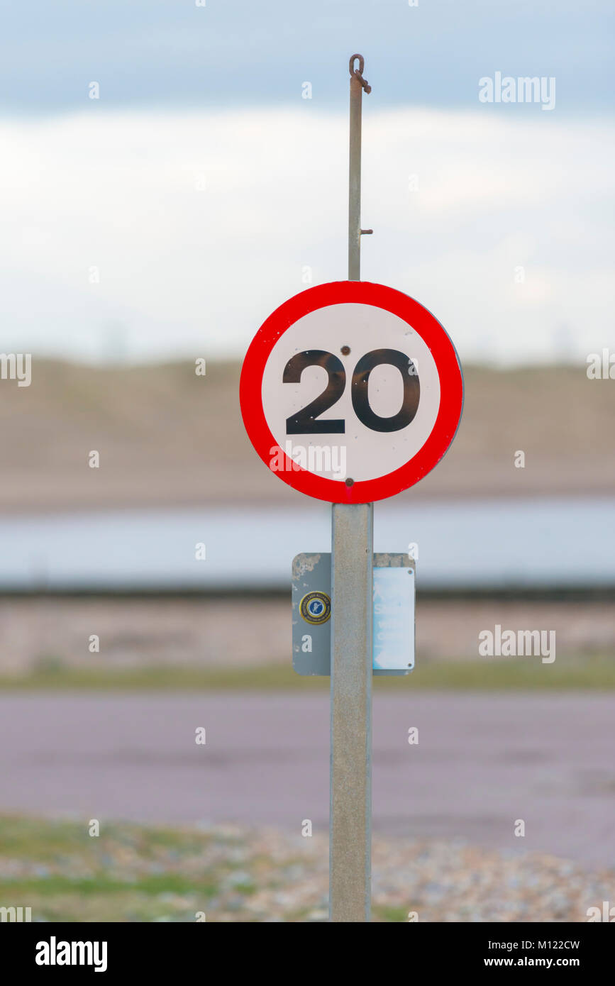 20 mph road sign hi-res stock photography and images - Alamy