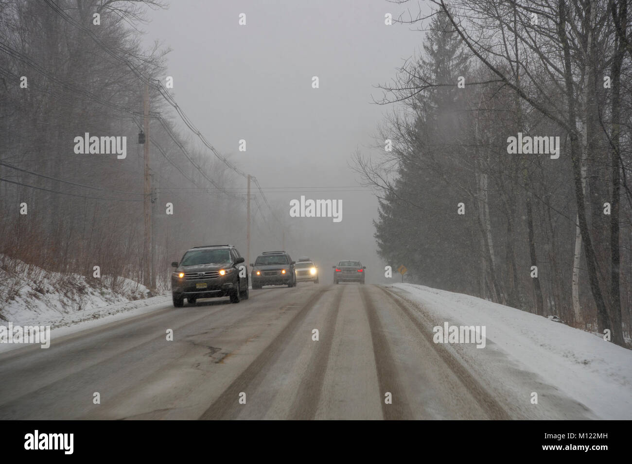 Mode of transport snowing hi-res stock photography and images - Alamy