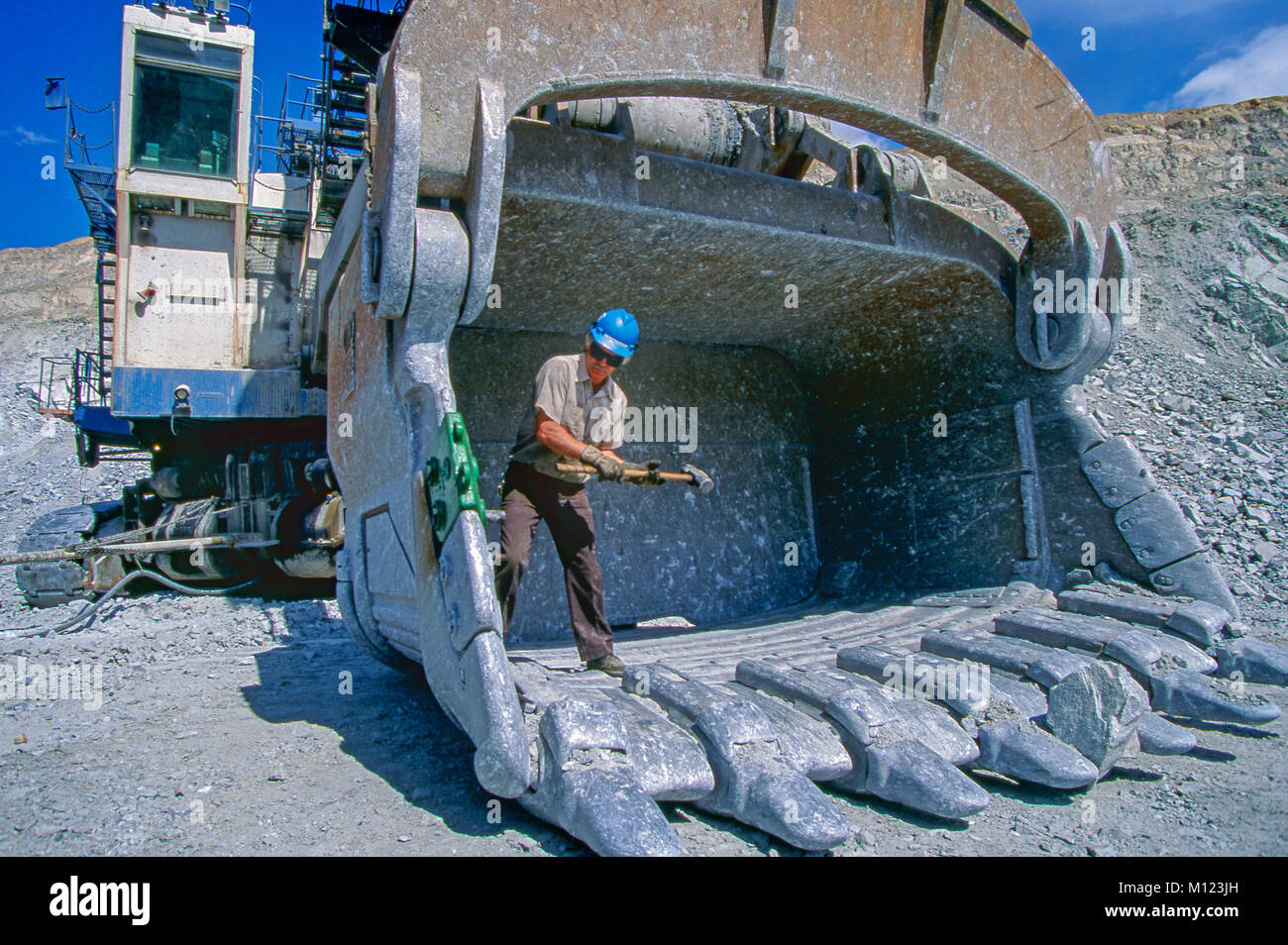 Open pit copper mining operations and workers in the American West ...