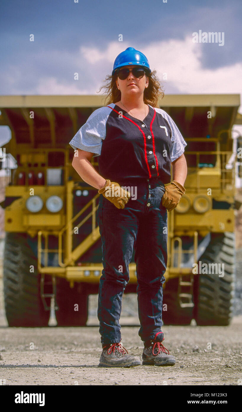 Open pit copper mining operations and workers in the American West ...