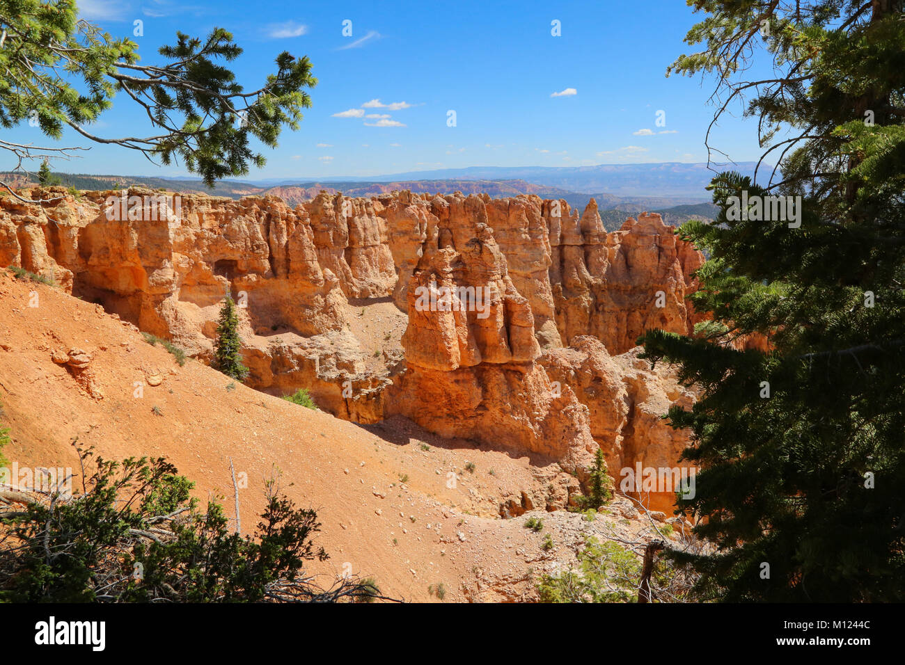 A view from a 8750' observation point of Black Birch Canyon in Bryce ...