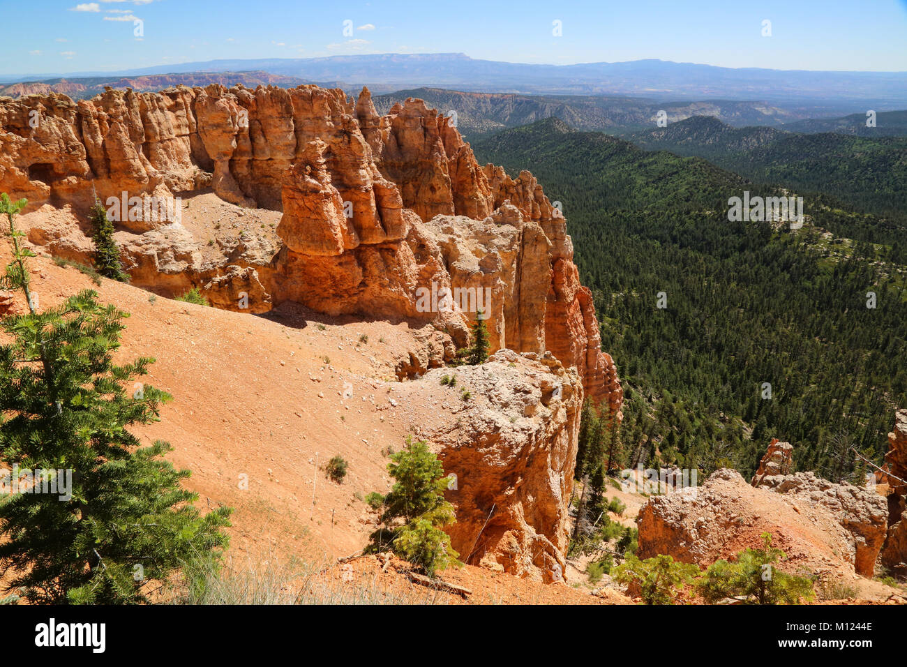 A view from a 8750' observation point of Black Birch Canyon in Bryce ...
