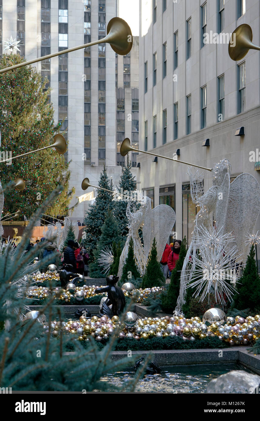Rockefeller angels hi-res stock photography and images - Alamy