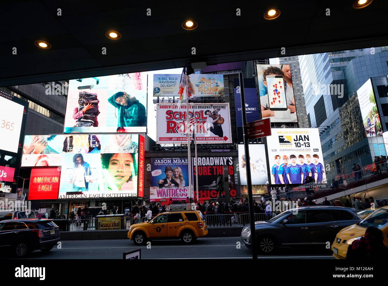 Billboards new york hi-res stock photography and images - Alamy