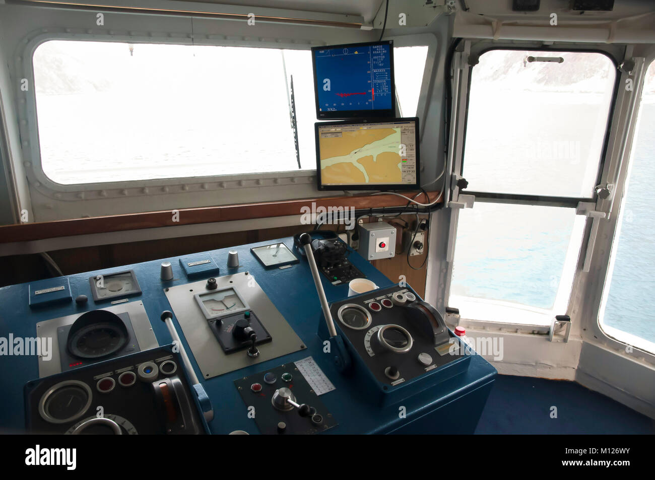 Ship radar screen hi-res stock photography and images - Alamy