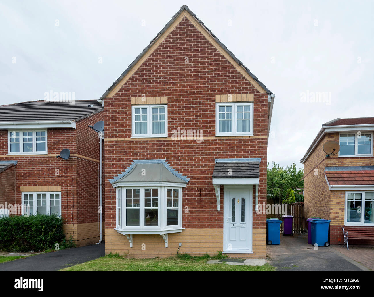 Semi detached house hi-res stock photography and images - Alamy