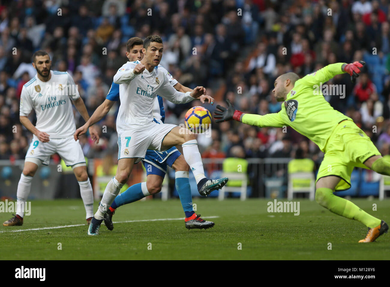 Cristiano ronaldo in action hi-res stock photography and images - Alamy