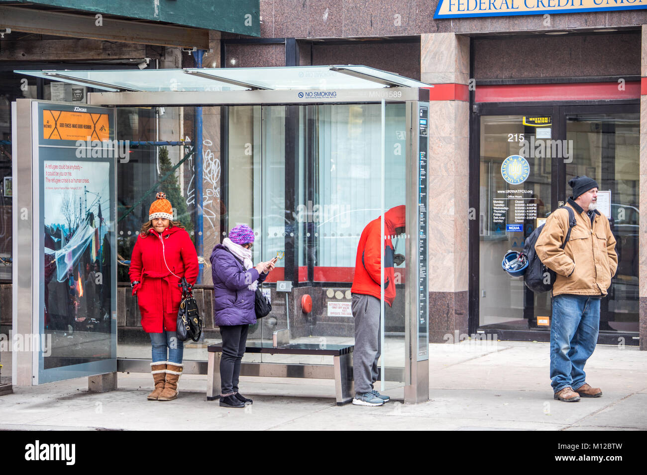 New york city bus stop hi-res stock photography and images - Alamy