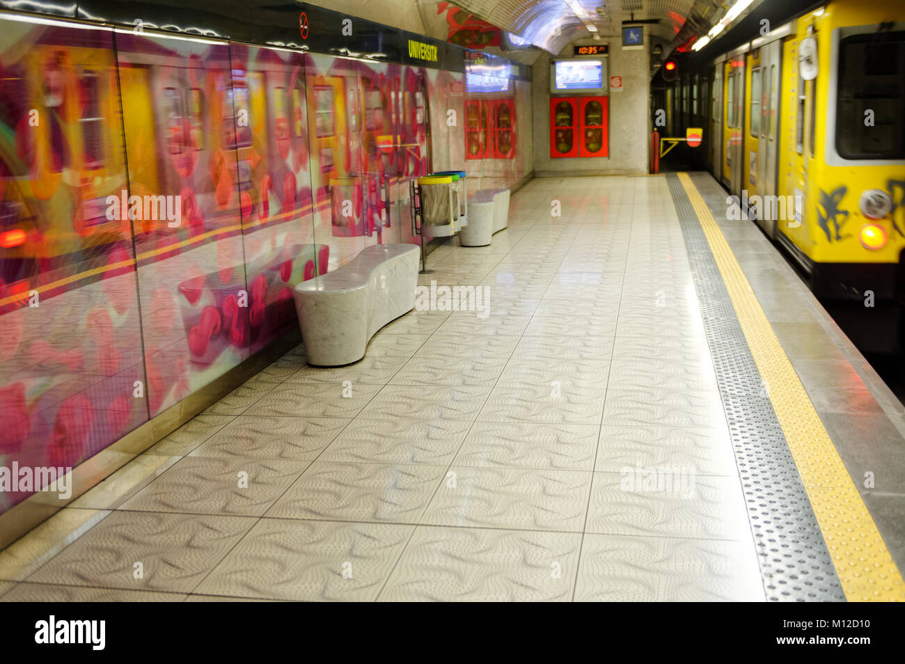 Naples metro hi-res stock photography and images - Alamy