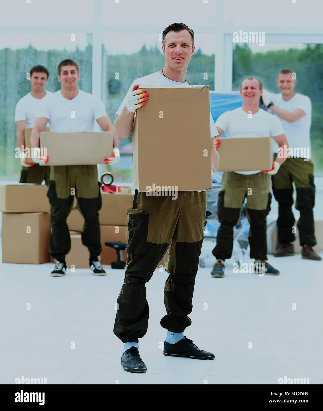 workers unload boxes Stock Photo - Alamy