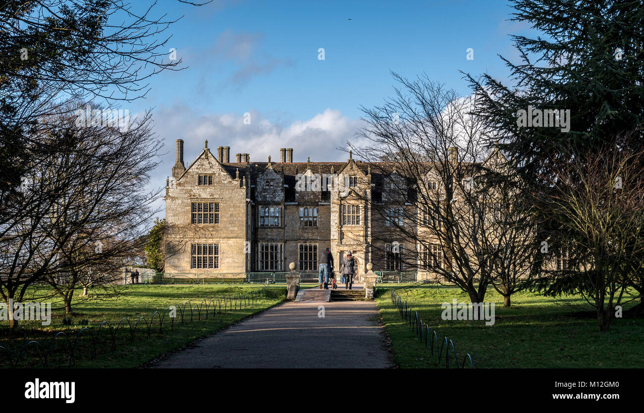 Wakehurst place hi-res stock photography and images - Alamy