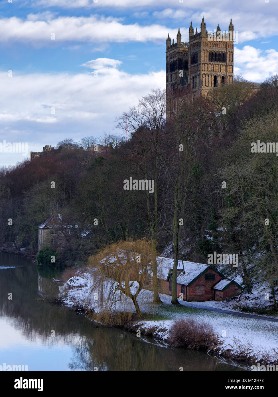 DURHAM, COUNTY DURHAM/UK - JANUARY 19 : View along the River Wear to ...