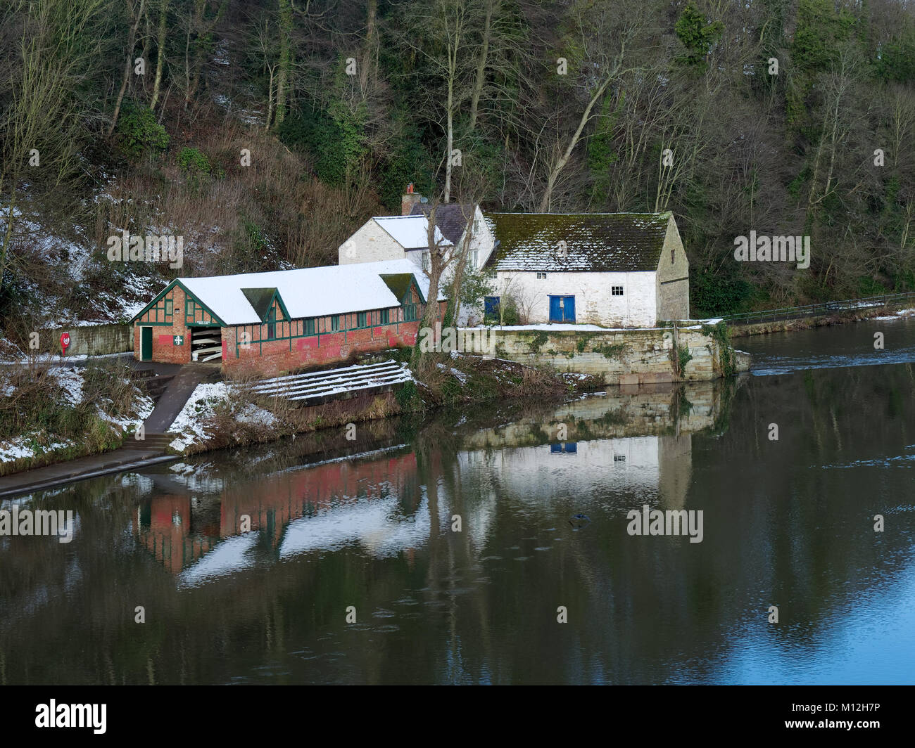 DURHAM, COUNTY DURHAM/UK - JANUARY 19 : View along the River Wear to ...